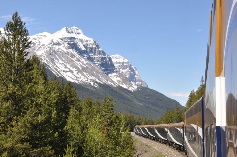 Rocky Mountaineer Train Ride: Guide For First Timers