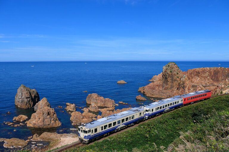 10 Best Scenic Train Rides In Japan to Explore